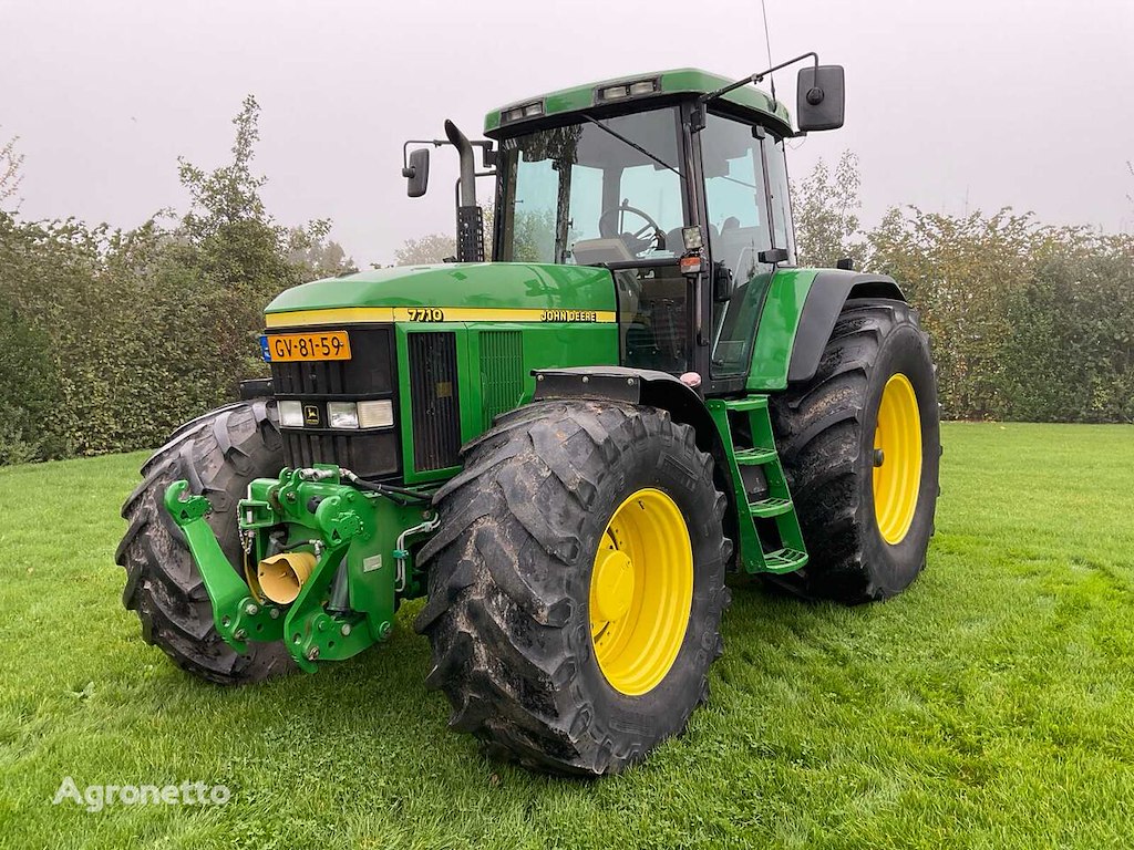 Prodaje se John Deere 7710 traktor točkaš na aukciji