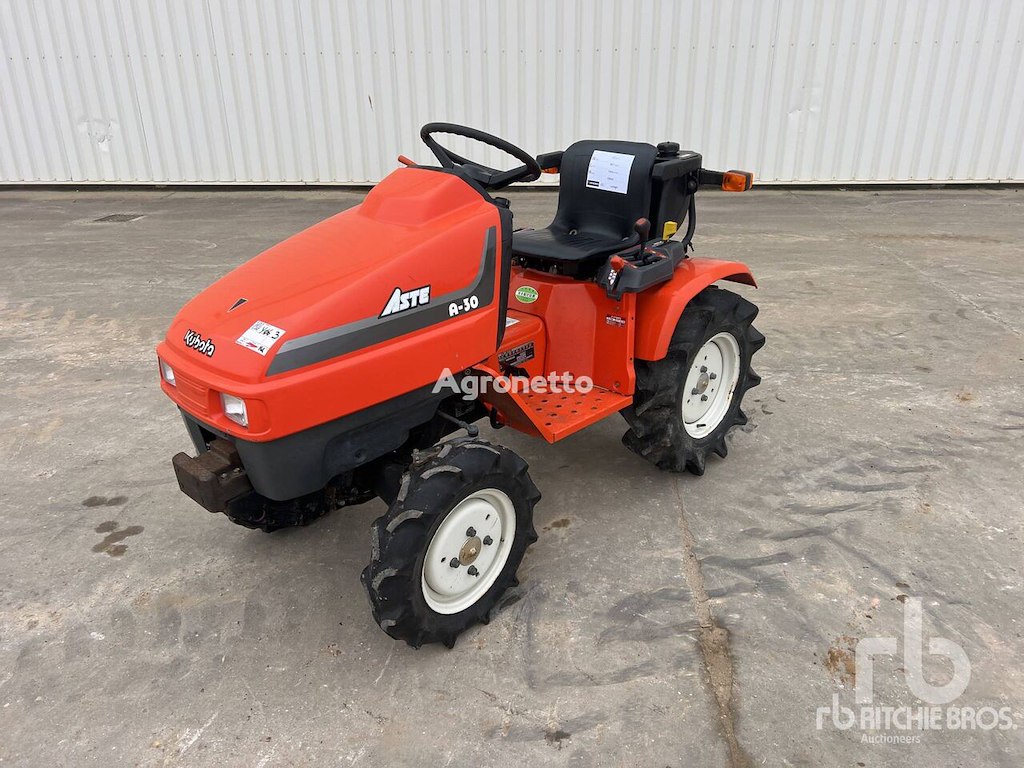 Prodaje se Kubota ASTE A-30 4WD Tracteur Utilitaire traktor točkaš na aukciji