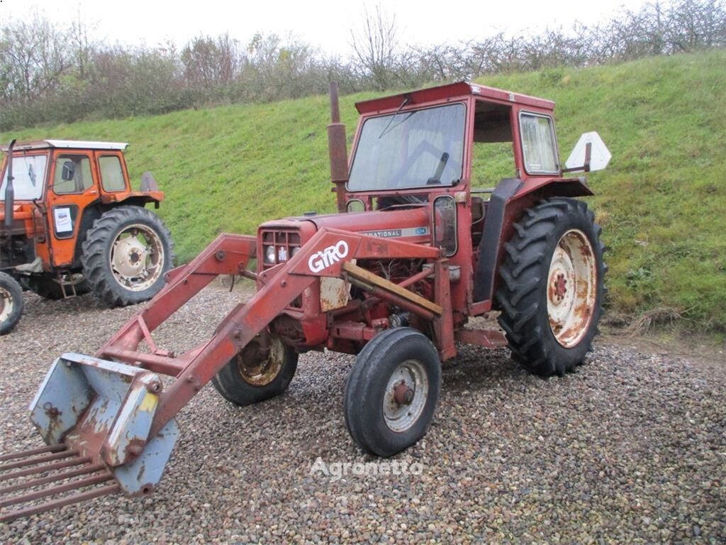 IH  574 Med Gyro frontlæsser med Greb traktor točkaš