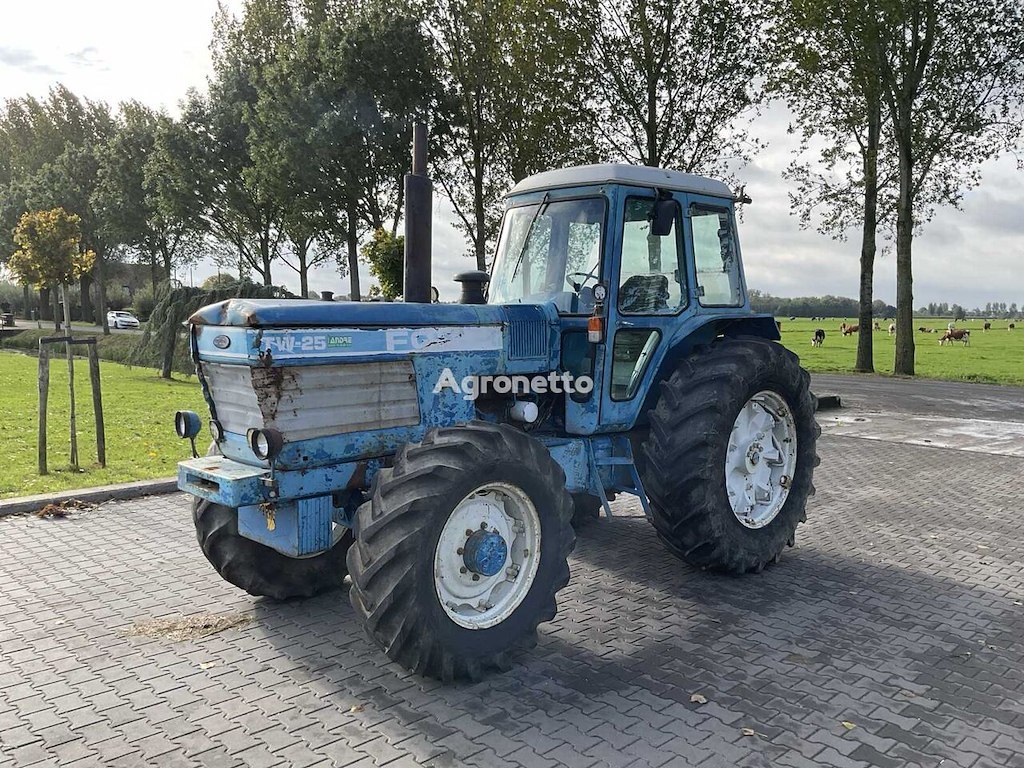 Prodaje se Ford TW-25 traktor točkaš na aukciji