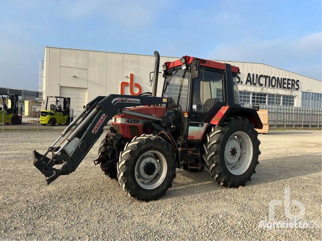 Prodaje se Case IH 4220 traktor točkaš na aukciji