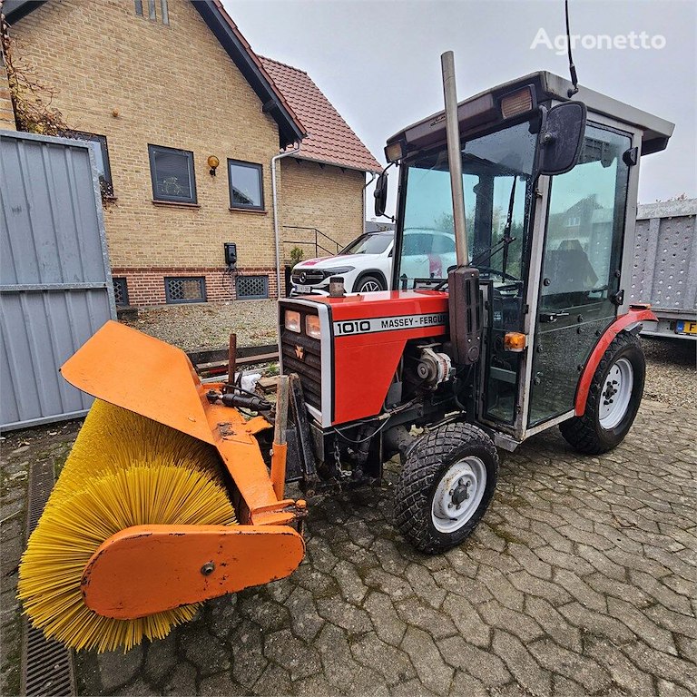 Prodaje se Massey Ferguson 1010 mini traktor na aukciji