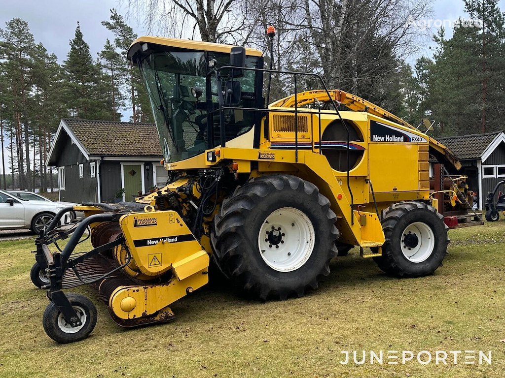 Prodaje se New Holland FX 40 krmni kombajn na aukciji