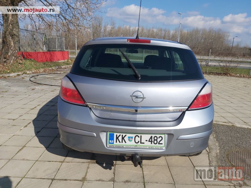 Opel Astra stranac