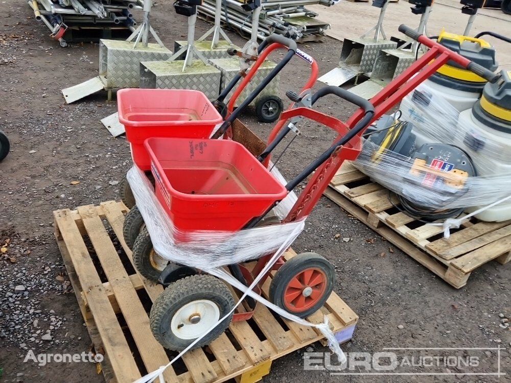 Prodaje se Garden Fertilizer Spreaders, Gas Bottle Trolleys (4 of) vučeni rasipač na aukciji