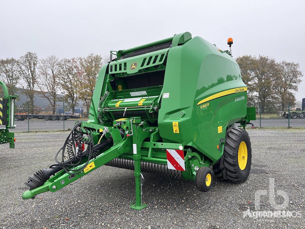 Prodaje se John Deere V461R balirku za četvrtaste bale na aukciji