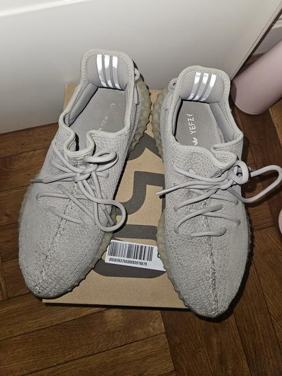 %%% YEEZY original 42,5 iz Tike radnje