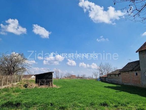 Odličan plac, Stari Banovci