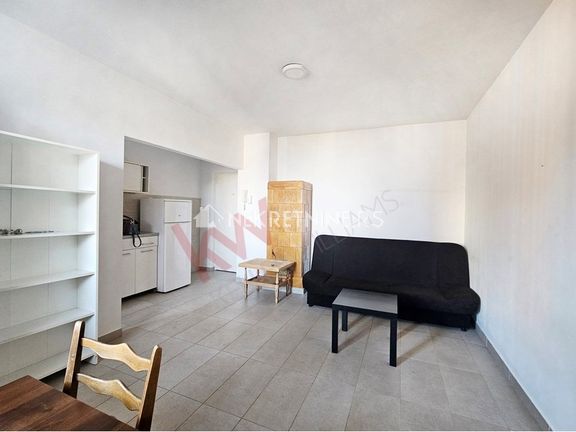Stan 0.5, 23m2, Husinskih rudara (Beograd), 330e