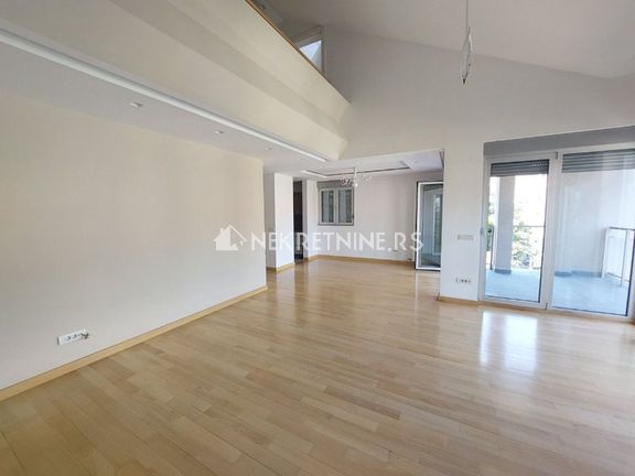 Vračar 128m2, 3.0, penthouse, prazan ID 1232-1