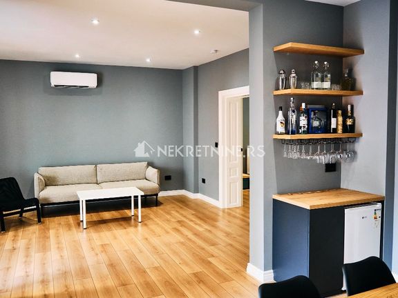 Đeram/Lux/5.0/150m2 Garažna Mesta