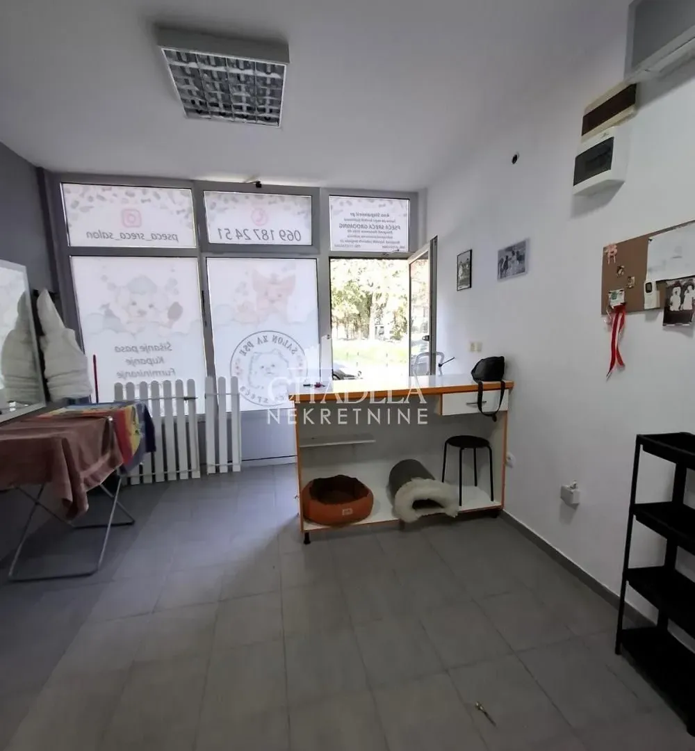 Izdavanje, poslovni prostor, 60m2, Kanarevo Brdo, Beograd