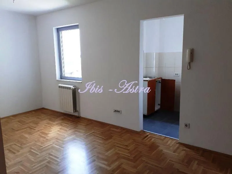 Izdavanje, dvosoban stan, 50m2, Centar, Beograd