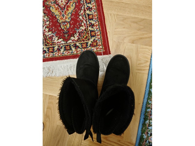 Cizme UGG broj 40