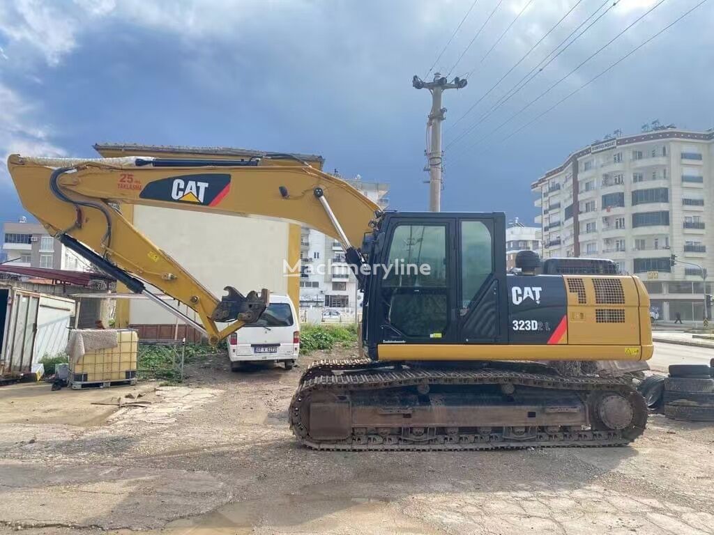 Caterpillar 323D2L bager guseničar