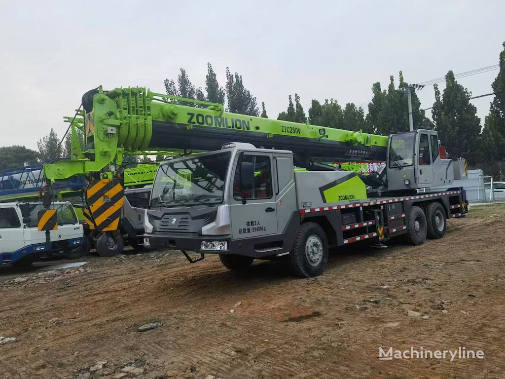 Zoomlion ZTC250V ZTC250 QY25V QY25 Zoomlion 25 ton 25 tons truck crane pokretna dizalica