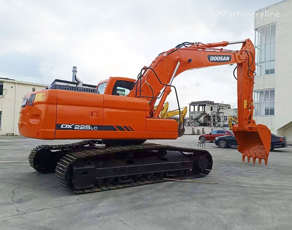 Doosan DX225 bager guseničar