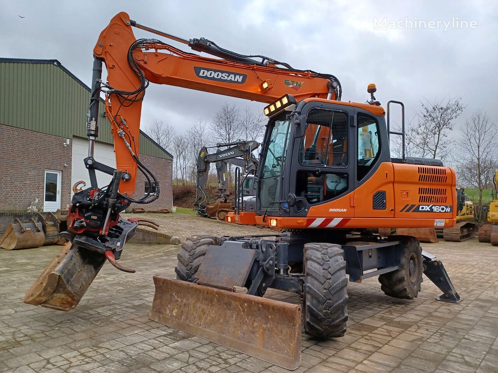 Doosan DX 160 W-3 *Low Hours /Rototilt/Blade+Outriggers* bager točkaš