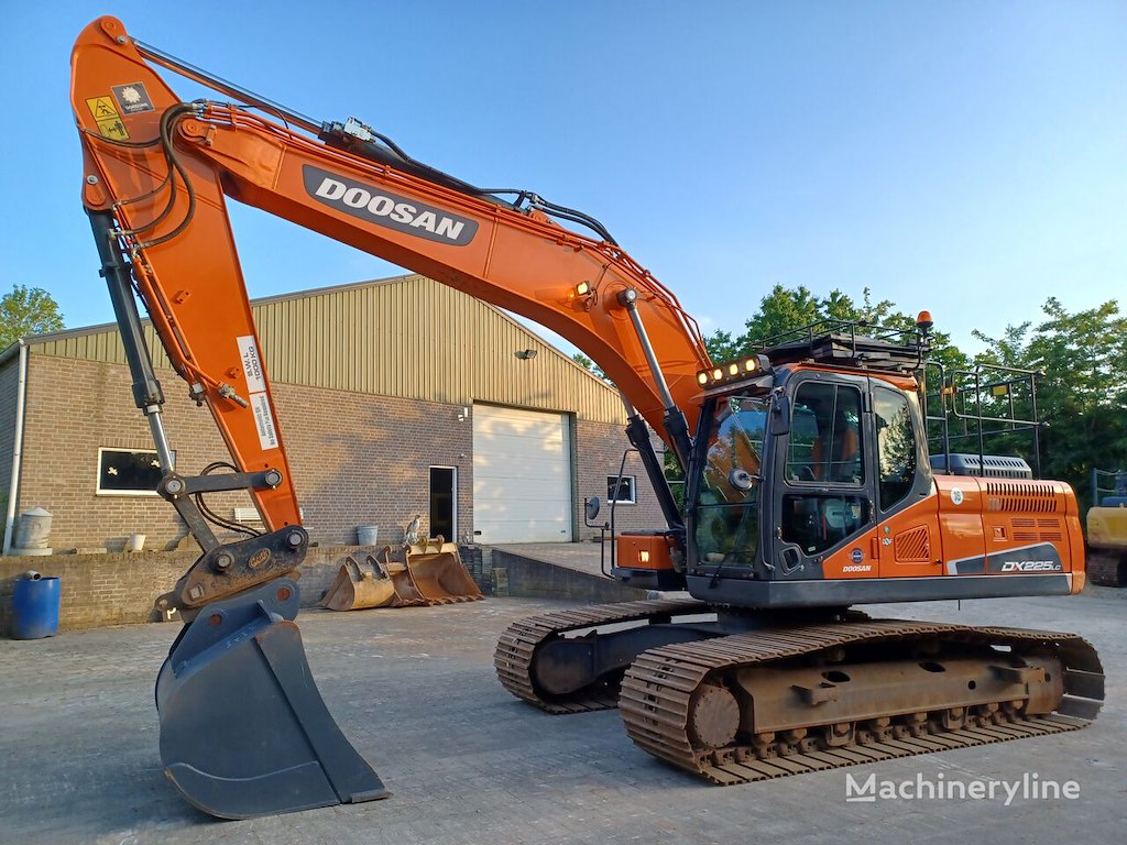 Doosan DX 225 LC-5 *Incl the pump for the 4th function* bager guseničar