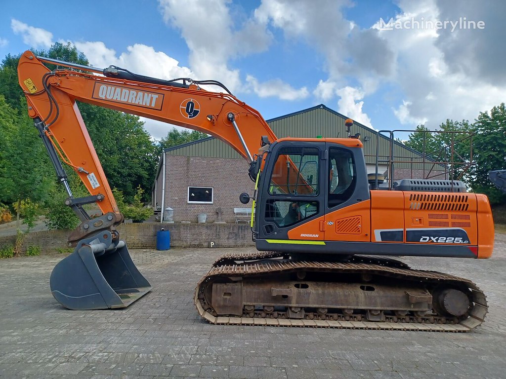 Doosan DX 225 LC-5 **EXCLUSIVE GOOD CONDITION** bager guseničar