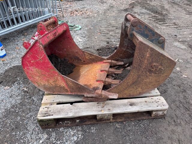 Prodaje se Excavator buckets, 2 pcs kašiku za bager na aukciji