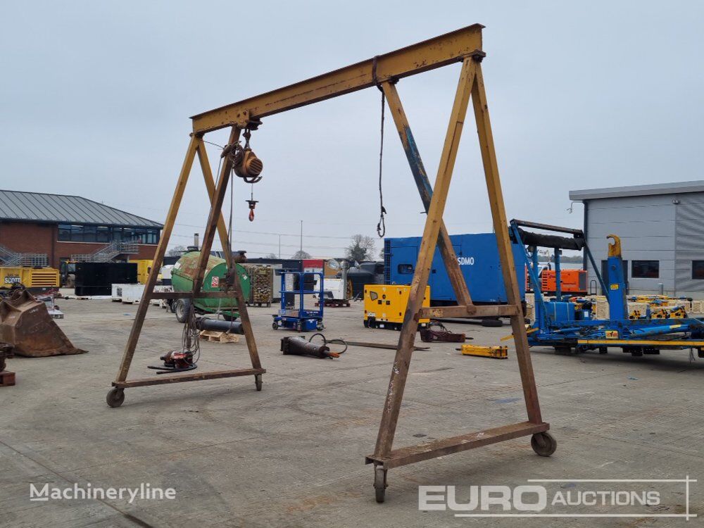 Prodaje se Gantry Crane, 110 Volt Winch kašiku za prednje utovarivač na aukciji