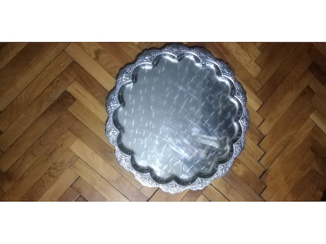 Inox okrugli posluzavnik 40 cm. ocuvan