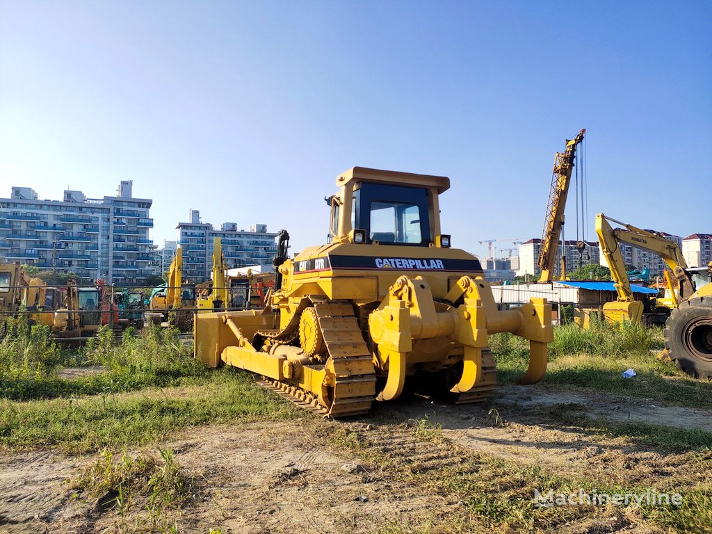 Caterpillar D7R buldožer