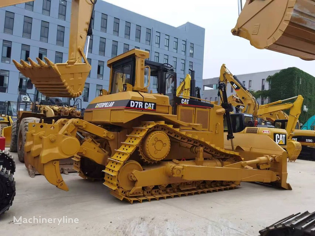 Caterpillar D7R buldožer