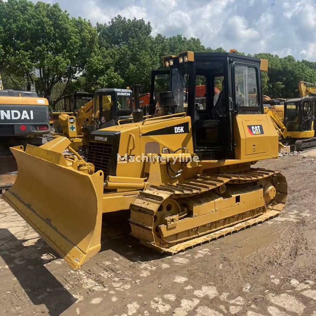 Caterpillar D5K buldožer