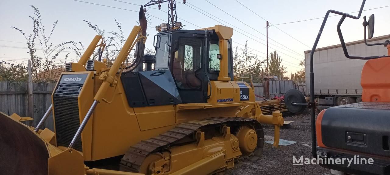 Komatsu D65EX-15EO buldožer