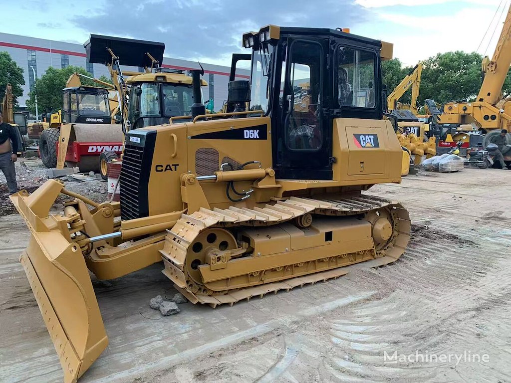 Caterpillar D5K buldožer