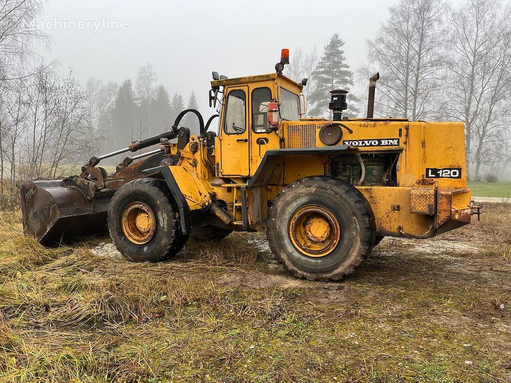 Volvo BM 120 prednji utovarivač