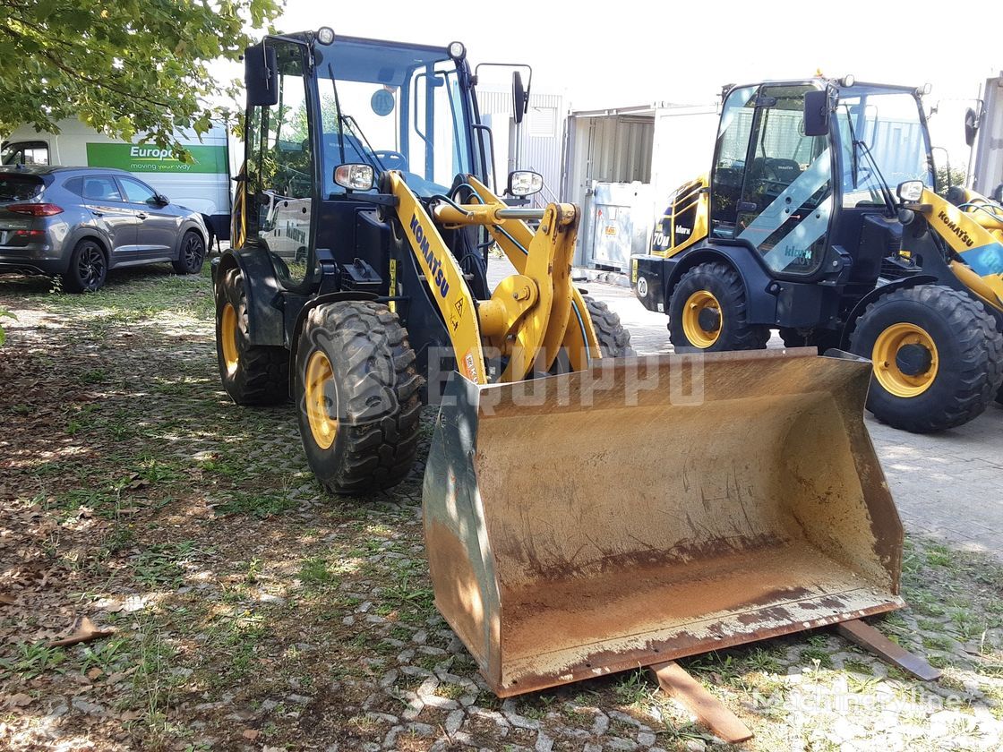 Komatsu WA70M-8E0 with bucket and palletfork prednji utovarivač