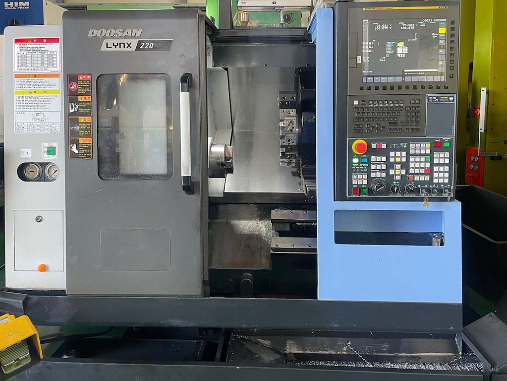 Doosan LYNX 220A strug za metal