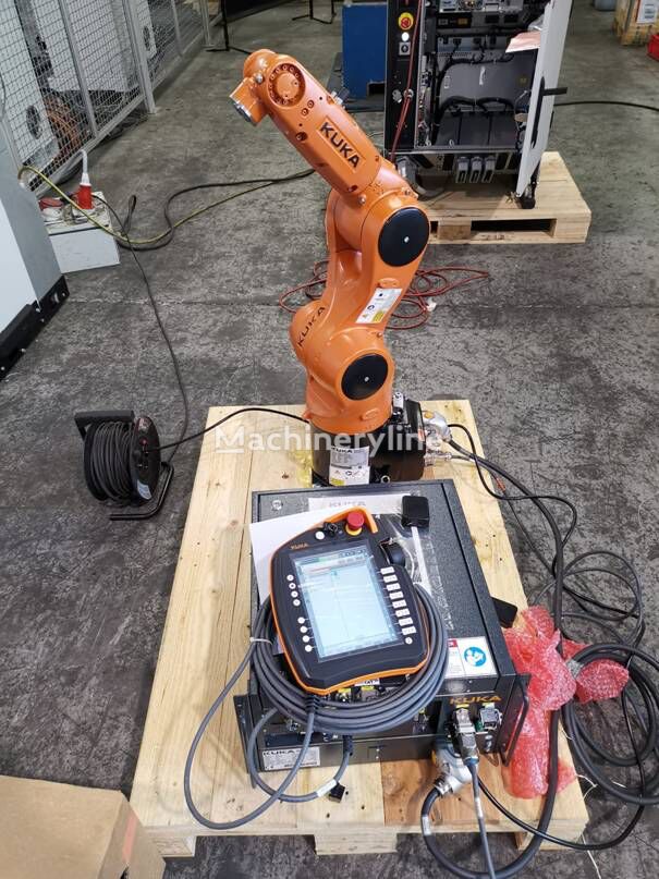 KUKA AGILUS KR6 R900 KR C4 industrijski robot