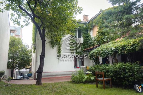 Kuća na prodaju, 250m2, 465.000€