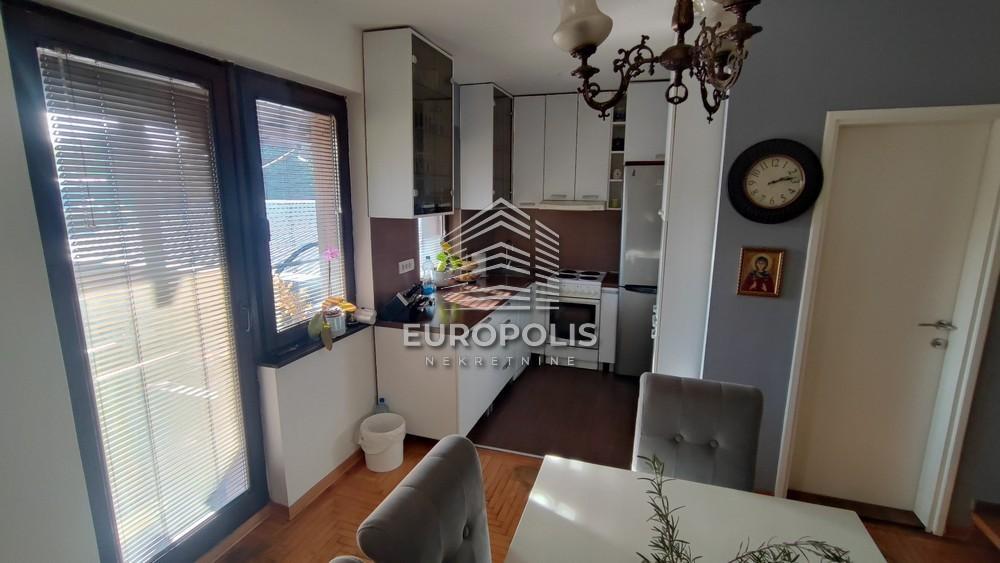 Kuća na prodaju, 250m2, 350.000€