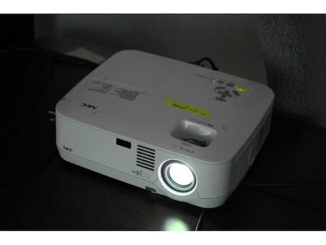 Projektor NEC NP410W