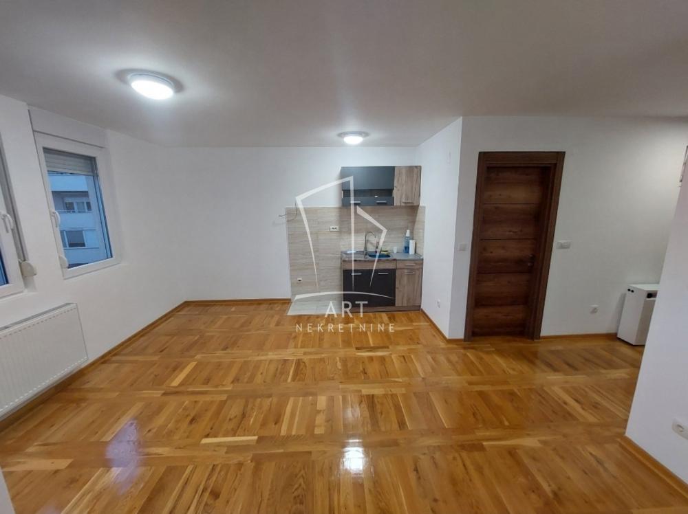 Izdaje se polunamešten stan, renoviran ID#9240 400 €