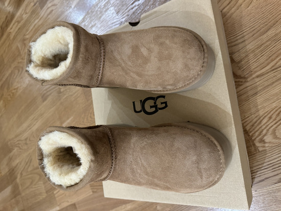 UGG platform