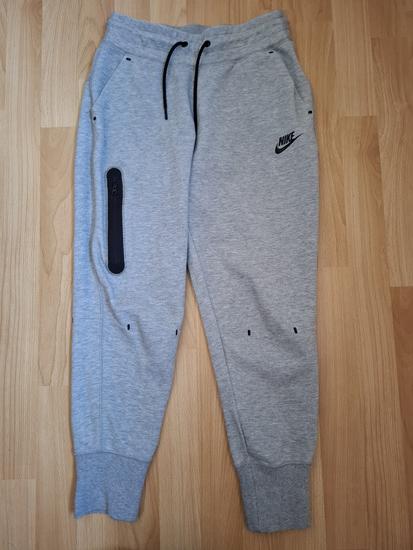 Original tech fleece trenerka M