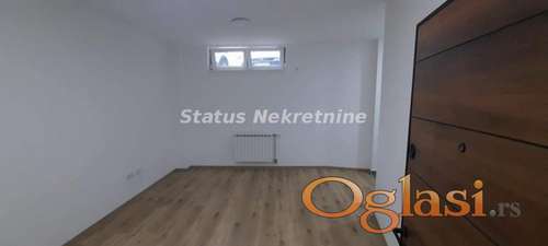 Petrovaradin-Useljiva Garsonjera 28 m2 u Suterenu na Top Lokaciji--065/385 8880