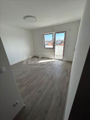 Prodajem stan 42m2 Zemun-Altina