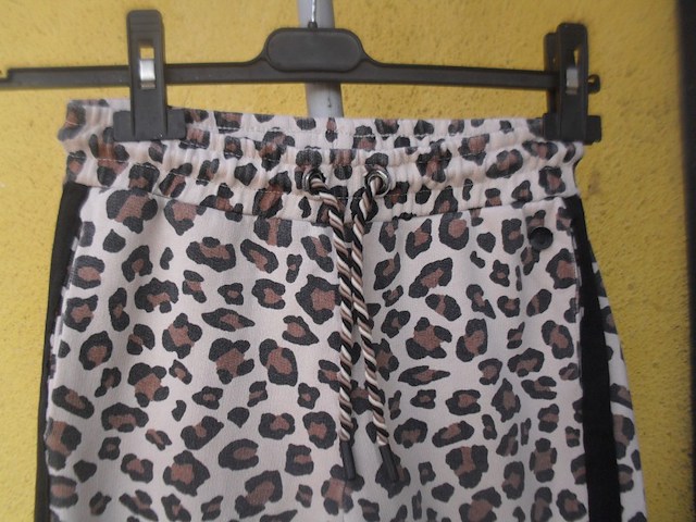 U PAMUCNA TRENERKA ANIMAL PRINT-PAMUK