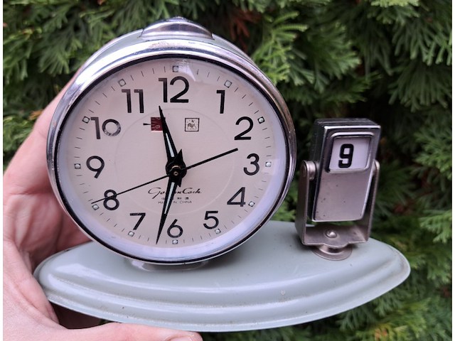 Vintage round wind-up clock on Enameled Iron Base