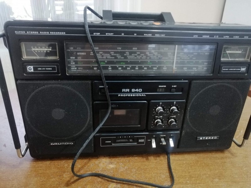 Radio kasetofon Grundig