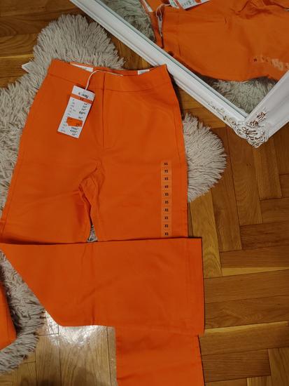 Nove Sinsay pantalone, sa etiketom