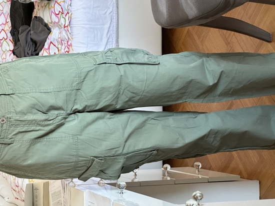 bershka cargo pantalone zelene