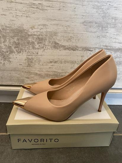 Nude stikle